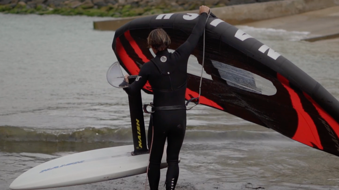 Test matos : Mathieu Cerramon teste un set up wing foil de chez Naish ...