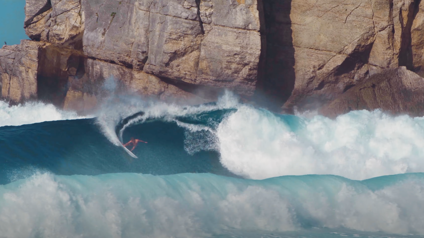 Indonésie : Luke Davis de retour avec un édit explosif - Surf Session