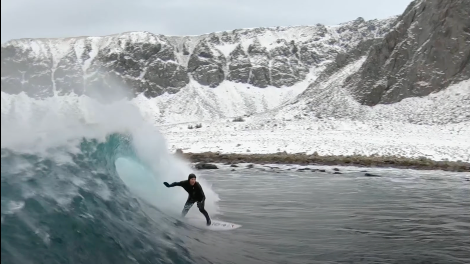 Découvrez la vie de Shannon Ainslie, surfeur des Lofoten - Surf Session