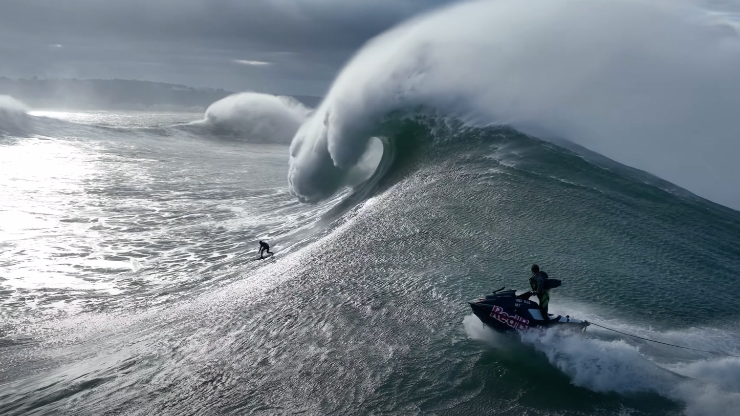 Retour sur le 1er gros swell de l'hiver à Nazaré ! - Surf Session