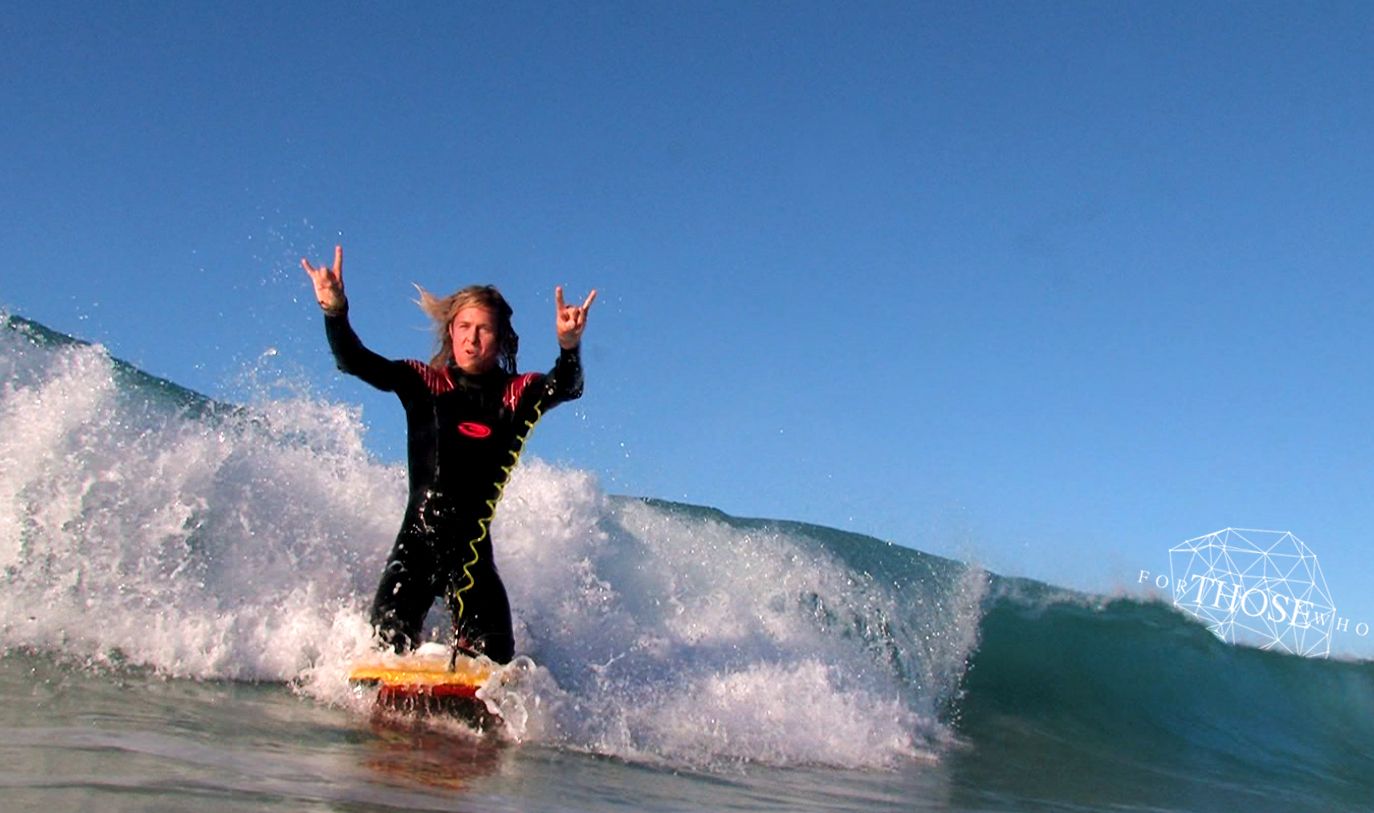 Josh Garner : Petites sessions entre amis à Rabbits - Surf Session