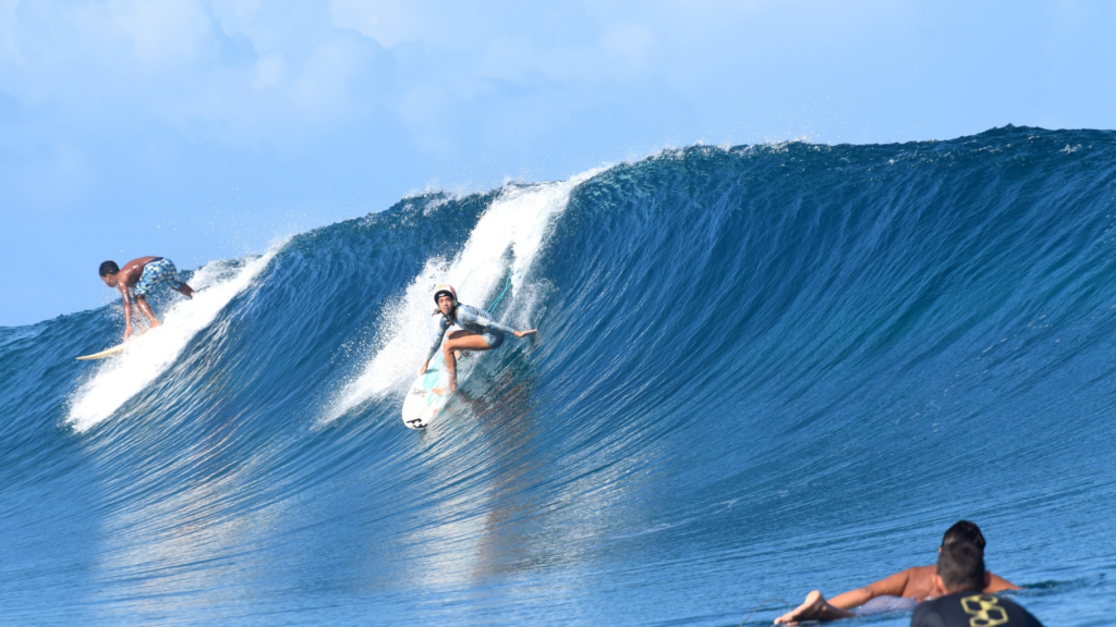 Portfolio : Aelan Vaast charge Teahupo'o ! - Surf Session