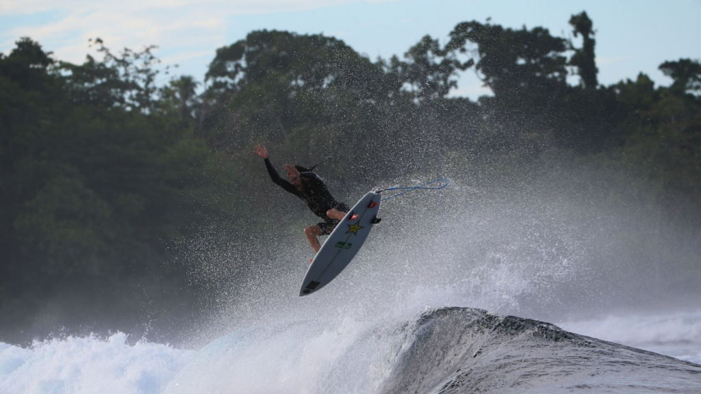Matt Meola rejoint l'équipe C-Skins ! - Surf Session