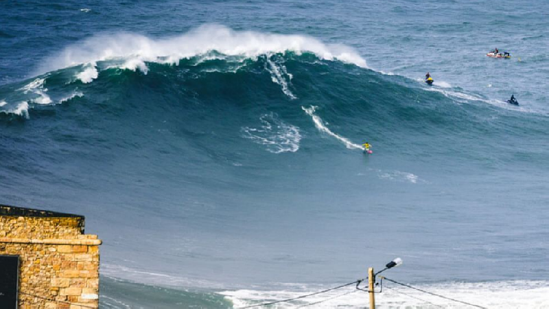 A Nazaré, le gros début de saison de Justine Dupont - Surf Session