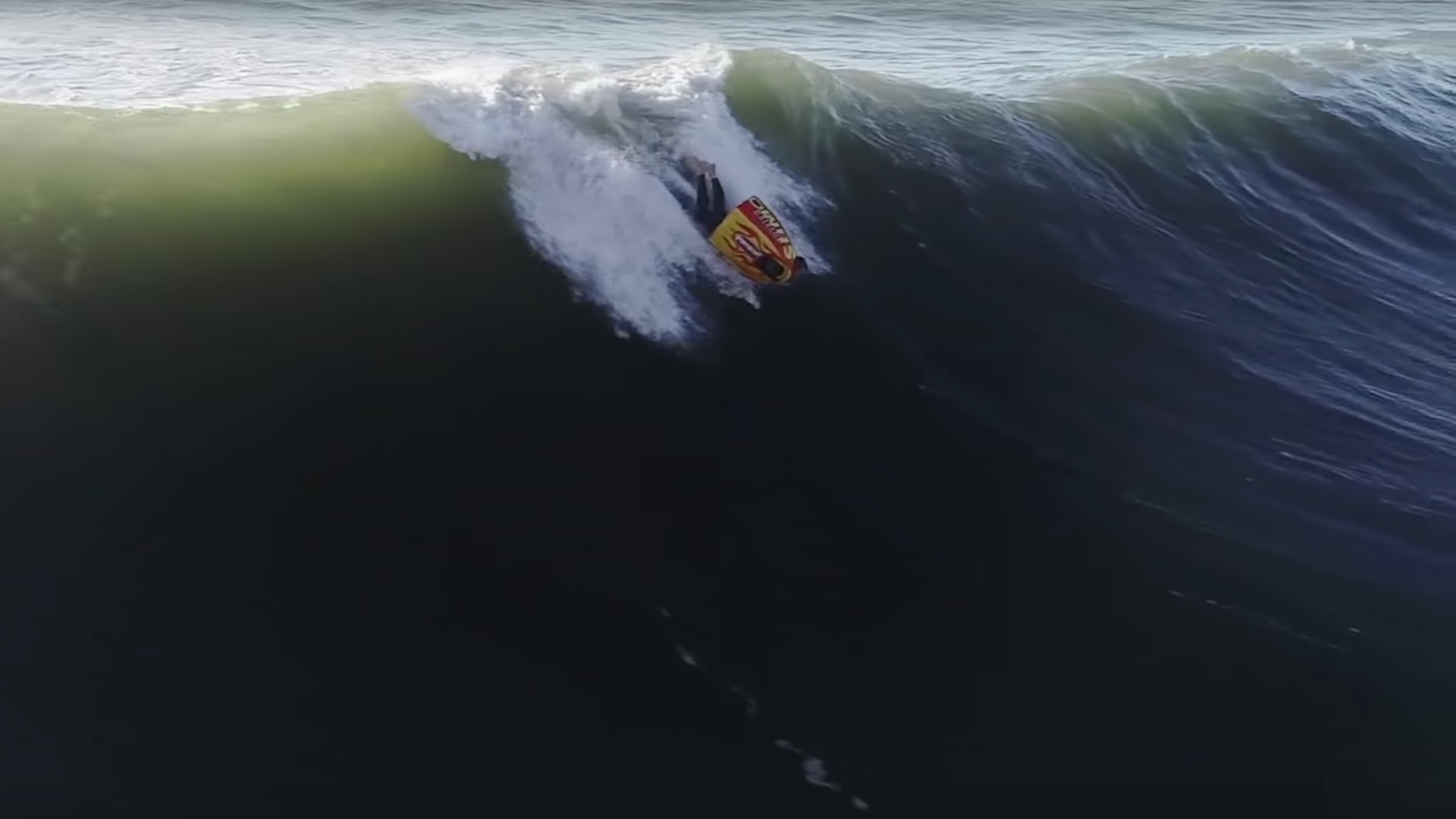 Fred David revient en sumo à Nazaré ! - Surf Session