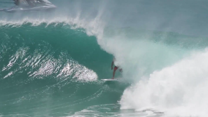 Kirra s'enflamme avec les barrels du cyclone Oma ! - Surf Session