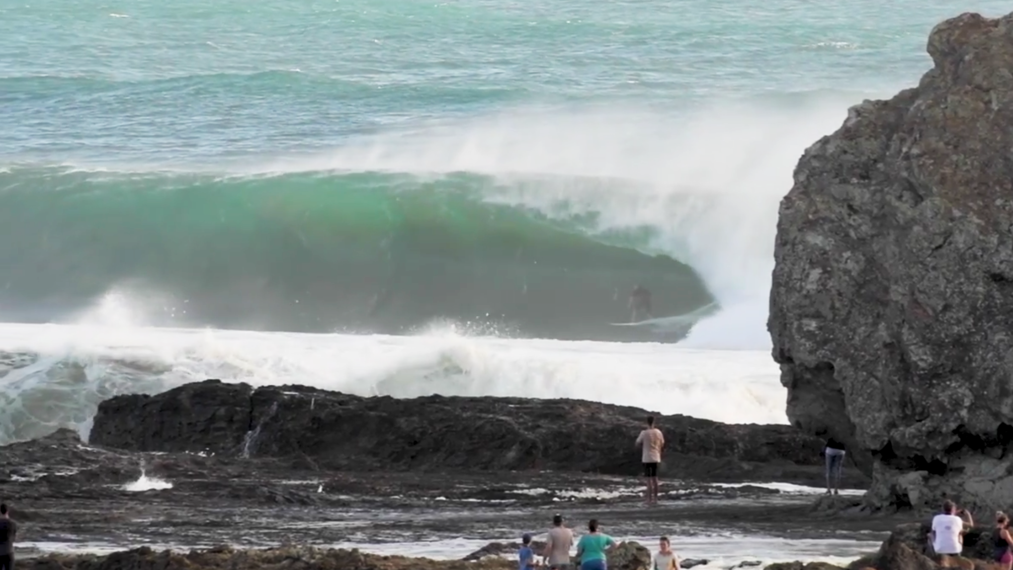 Cyclone Oma : Currumbin Alley en mode XXL - Surf Session