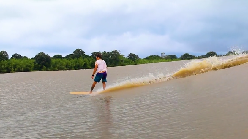 Pororoca : la vague interminable de la rivière Amazone - Surf Session