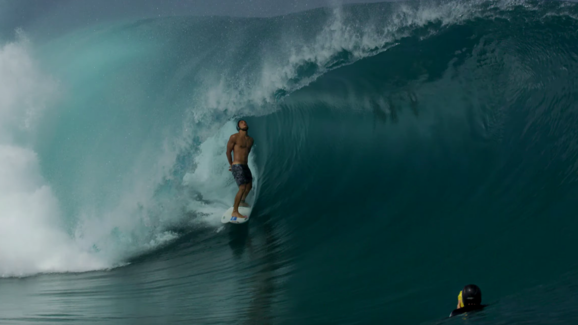 À Teahupoo, les locaux reprennent le pouvoir - Surf Session