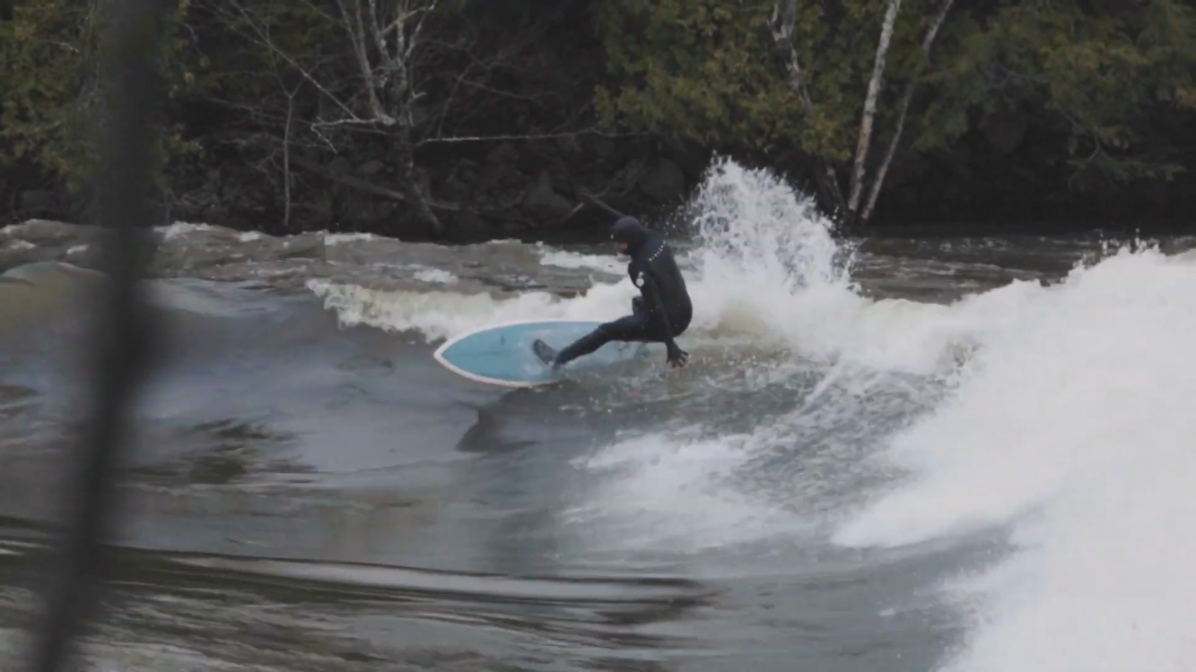 Du surf de rivière engagé au Québec ! - Surf Session