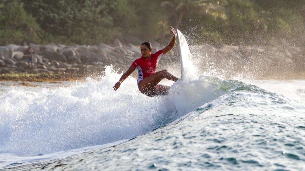 Vahine Fierro enflamme le début de saison WQS - Surf Session