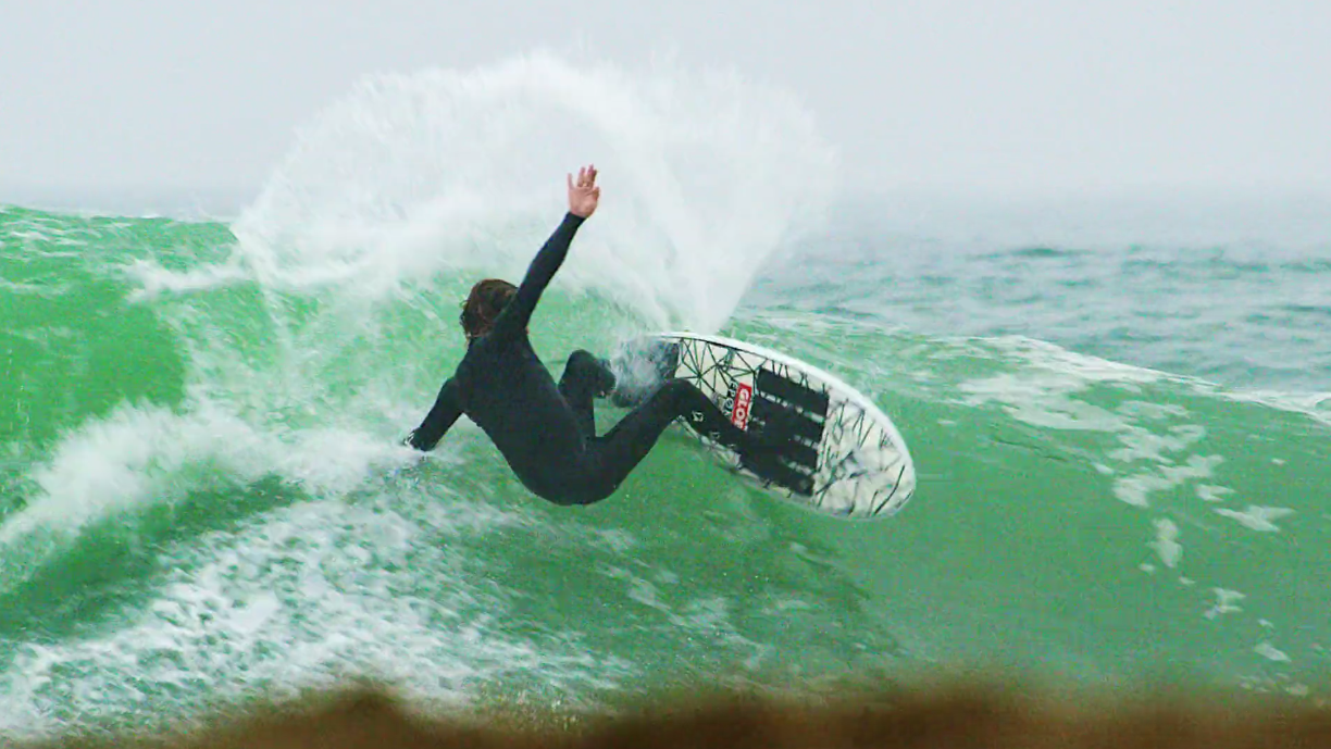 Hairwhip : le dernier édit explosif de Nate Tyler ! - Surf Session