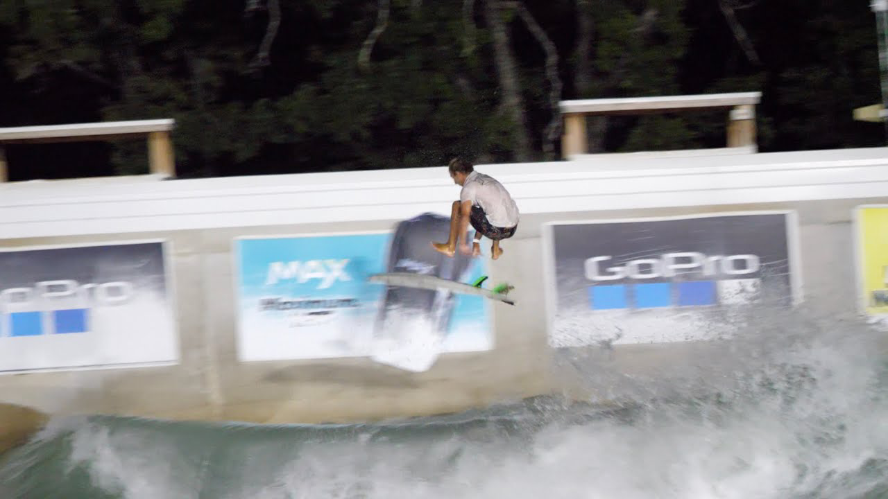 Jacob Szekely plaque le tout premier Superman Air Fingerflip ! - Surf ...