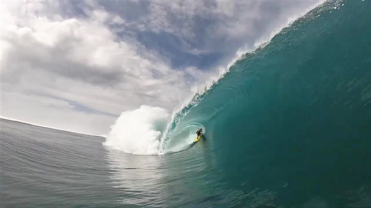 Un bon Teahupo'o pour les locaux - Surf Session