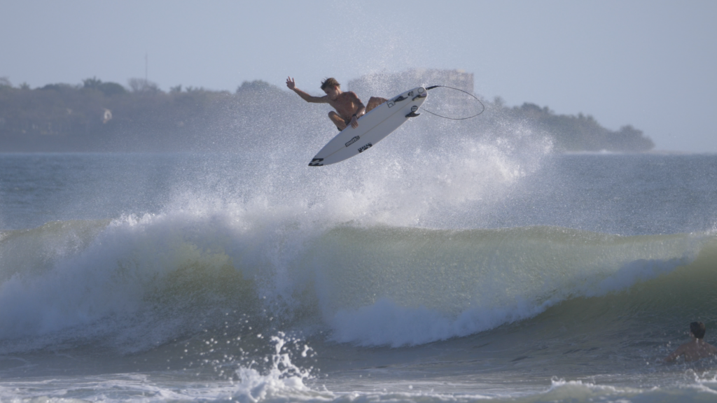 Sam Piter débarque chez Billabong ! - Surf Session