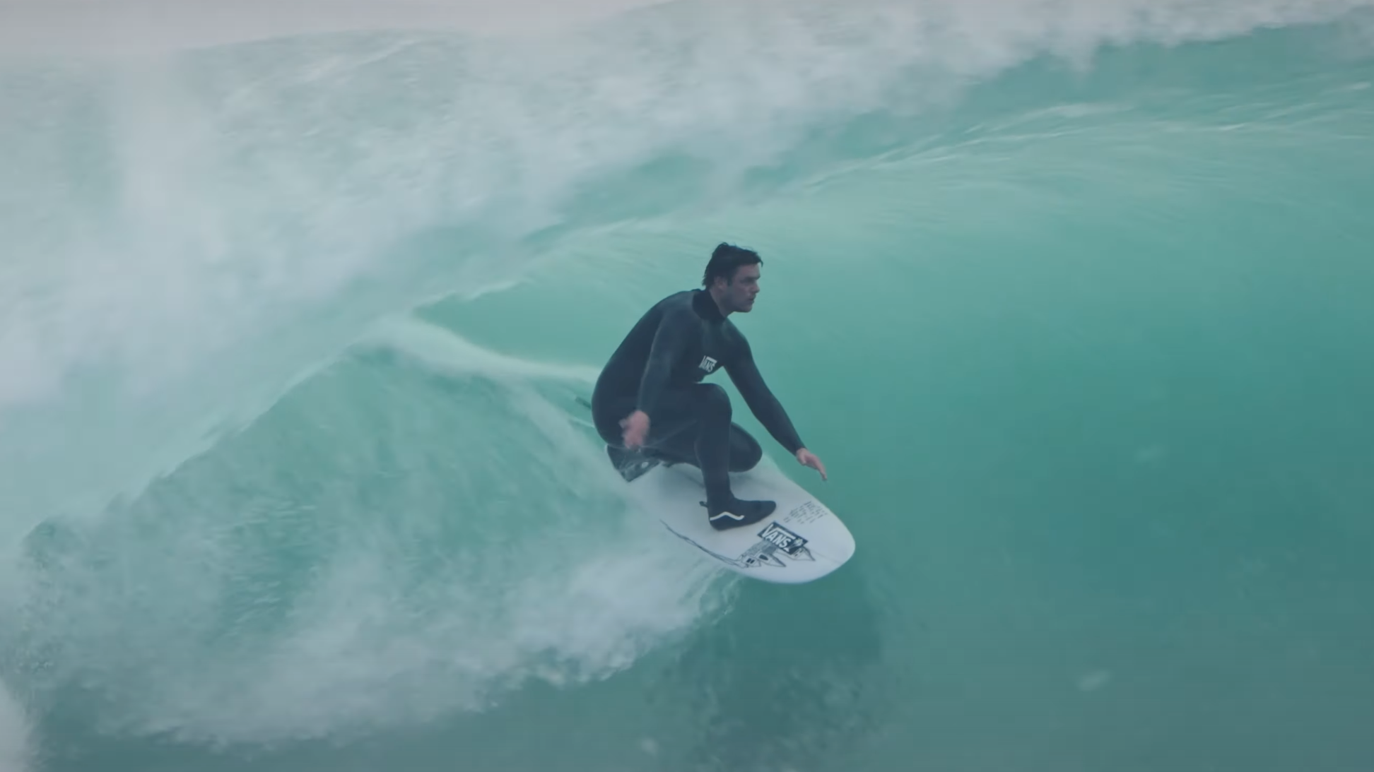 L'Anglais Seb Smart soigne son retour avec un édit artistique - Surf ...