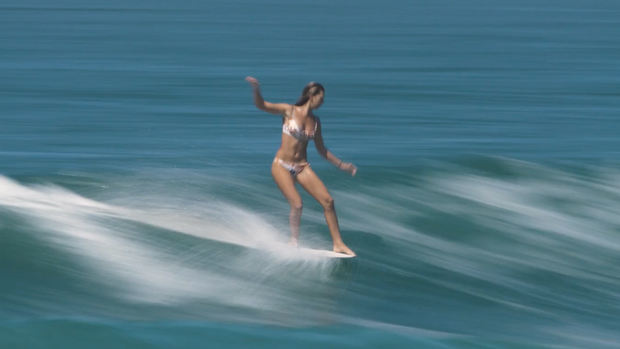 Zoé Grospiron en toute élégance à Anglet - Surf Session