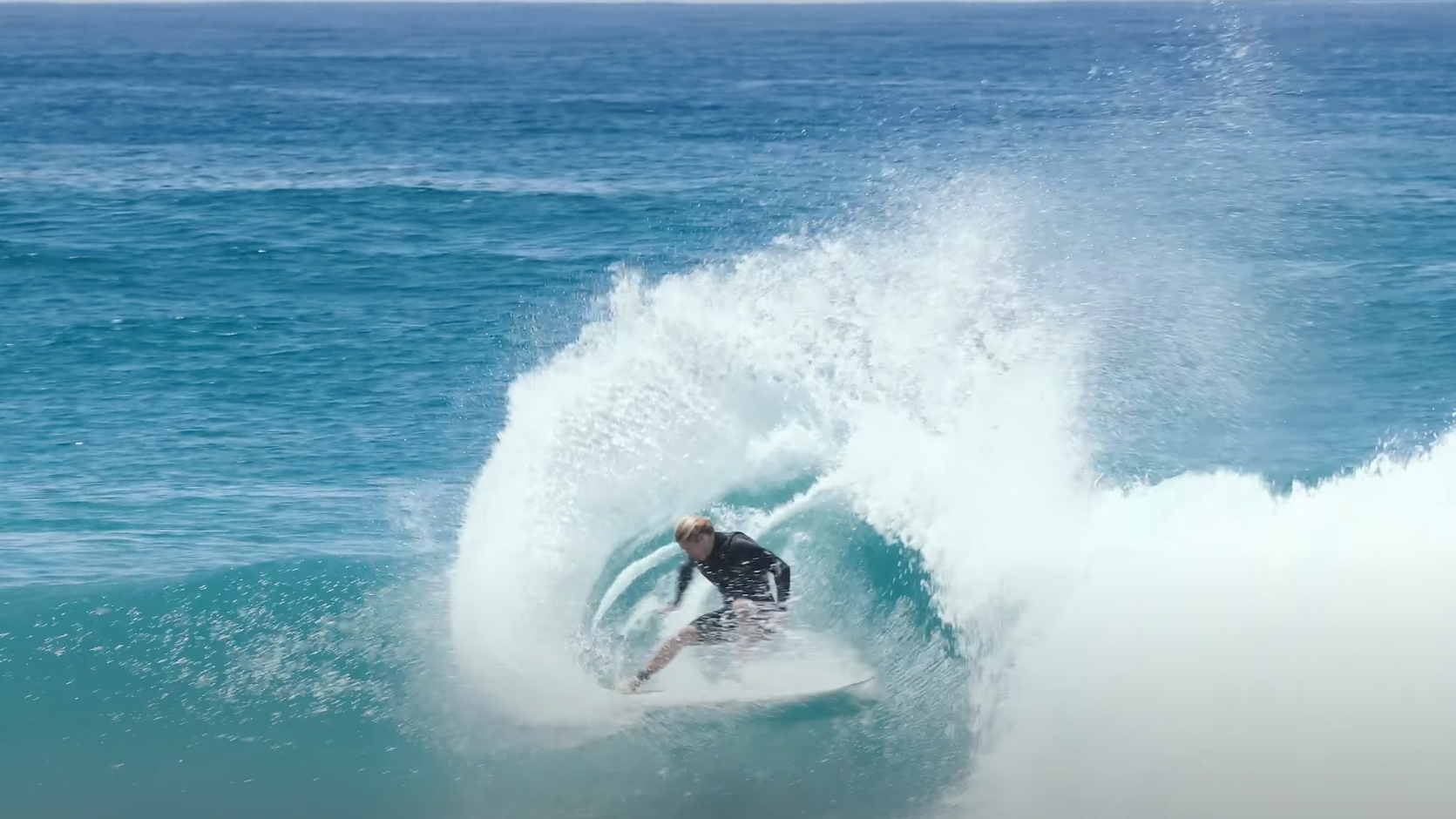 Ethan Ewing prêt pour la reprise du WCT - Surf Session