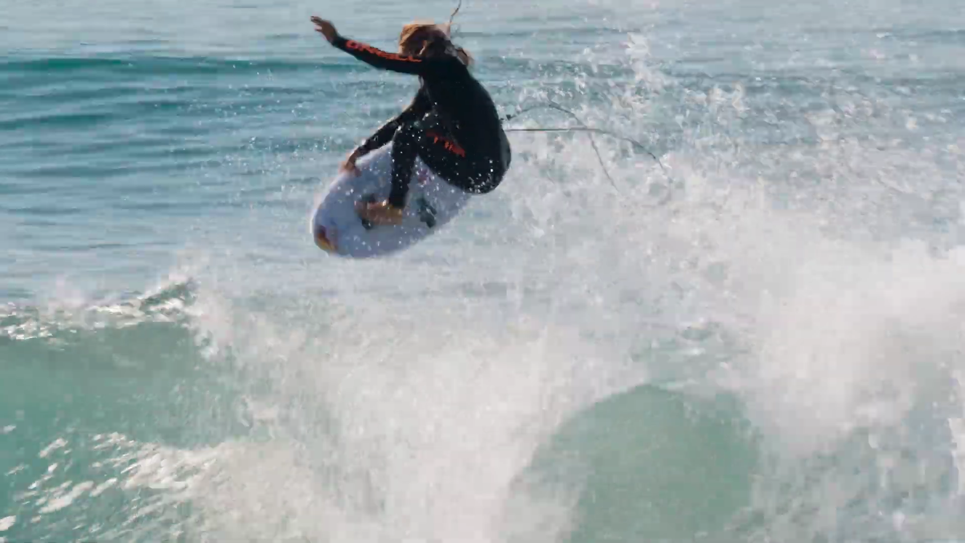 Caity Simmers intenable dans Toasted ! - Surf Session