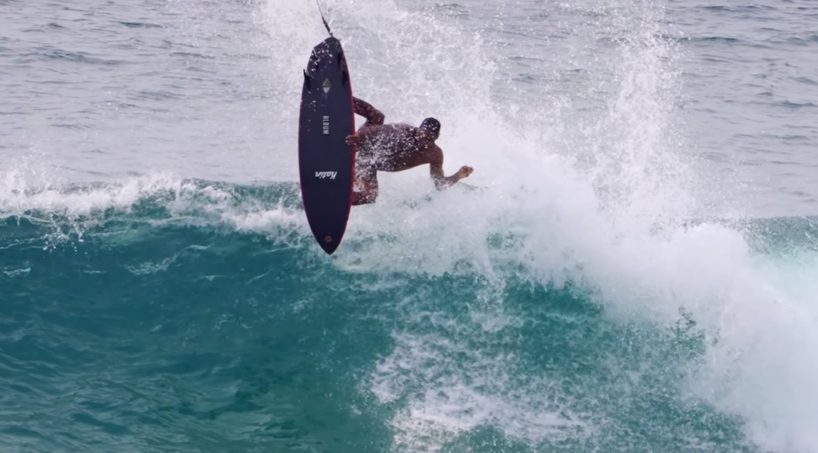 Victor Bernardo et McKenzie Bowden pour Album Surfboards - Surf Session