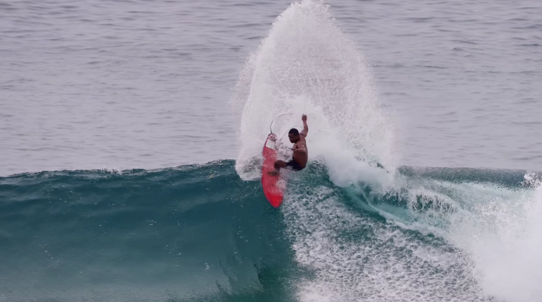 Victor Bernardo et McKenzie Bowden pour Album Surfboards - Surf Session