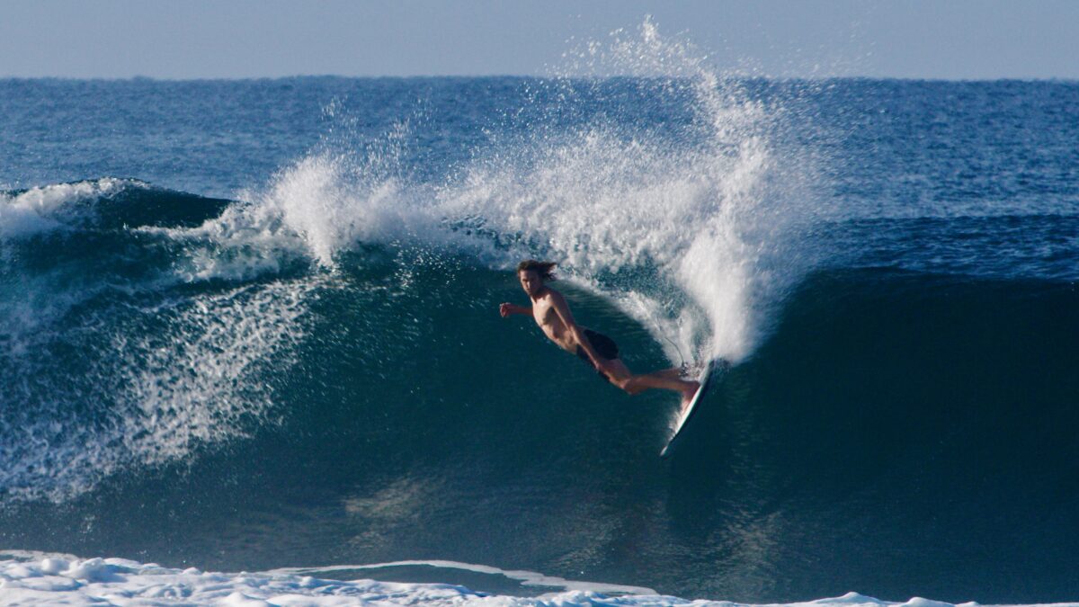Portrait : Bryce Young, un surfeur qui se démarque - Surf Session