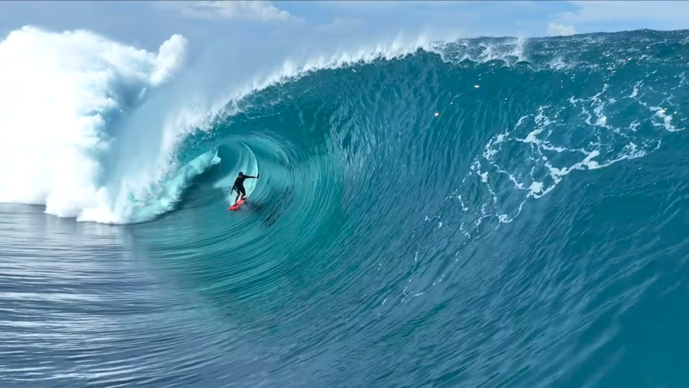 Les locaux royaux de Teahupo'o - Surf Session