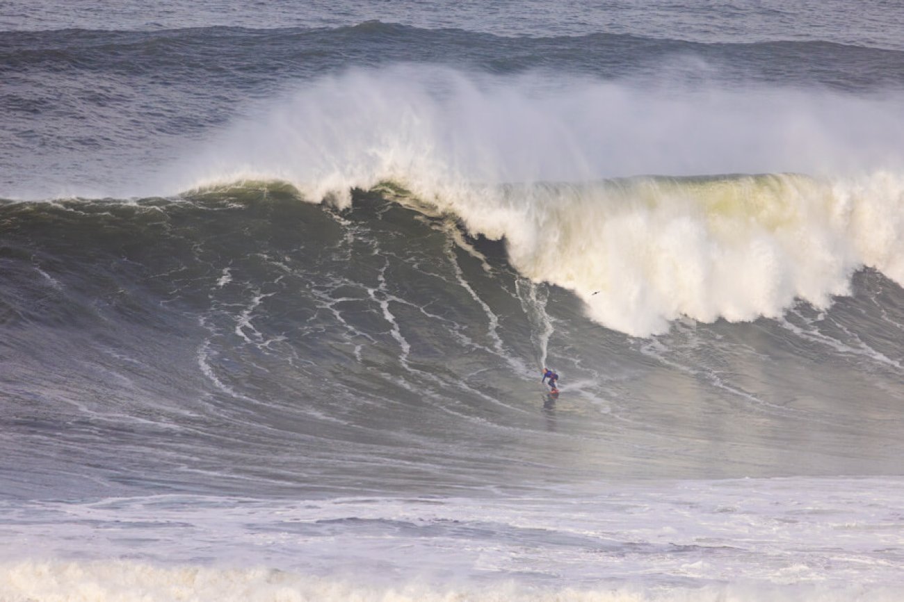 Laura Coviella devient la première espagnole à surfer Nazaré - Surf Session