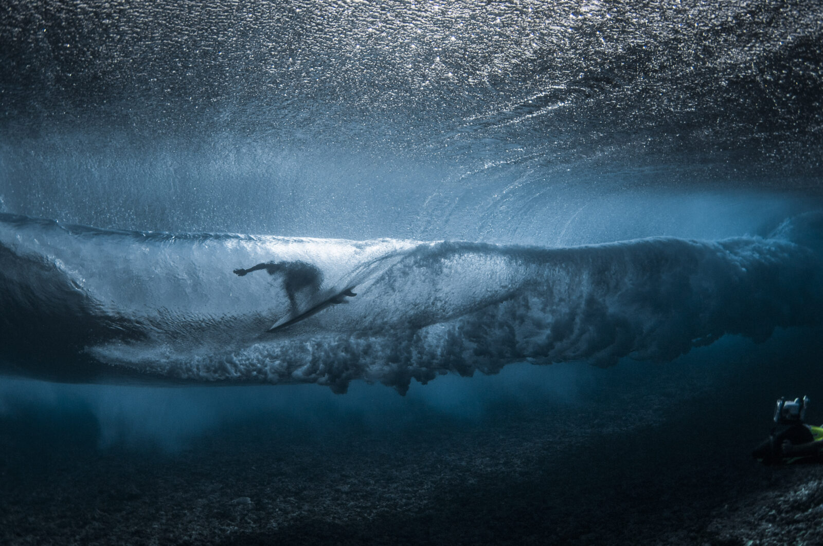 Entretien avec le photographe Tim McKenna, expert à Teahupo'o - Surf ...
