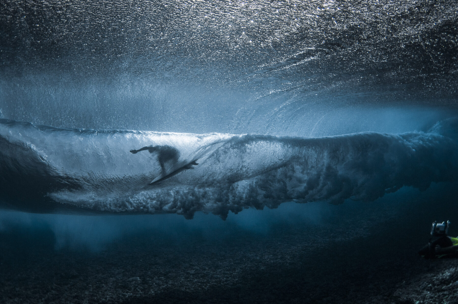 Entretien avec le photographe Tim McKenna, expert à Teahupo'o - Surf ...