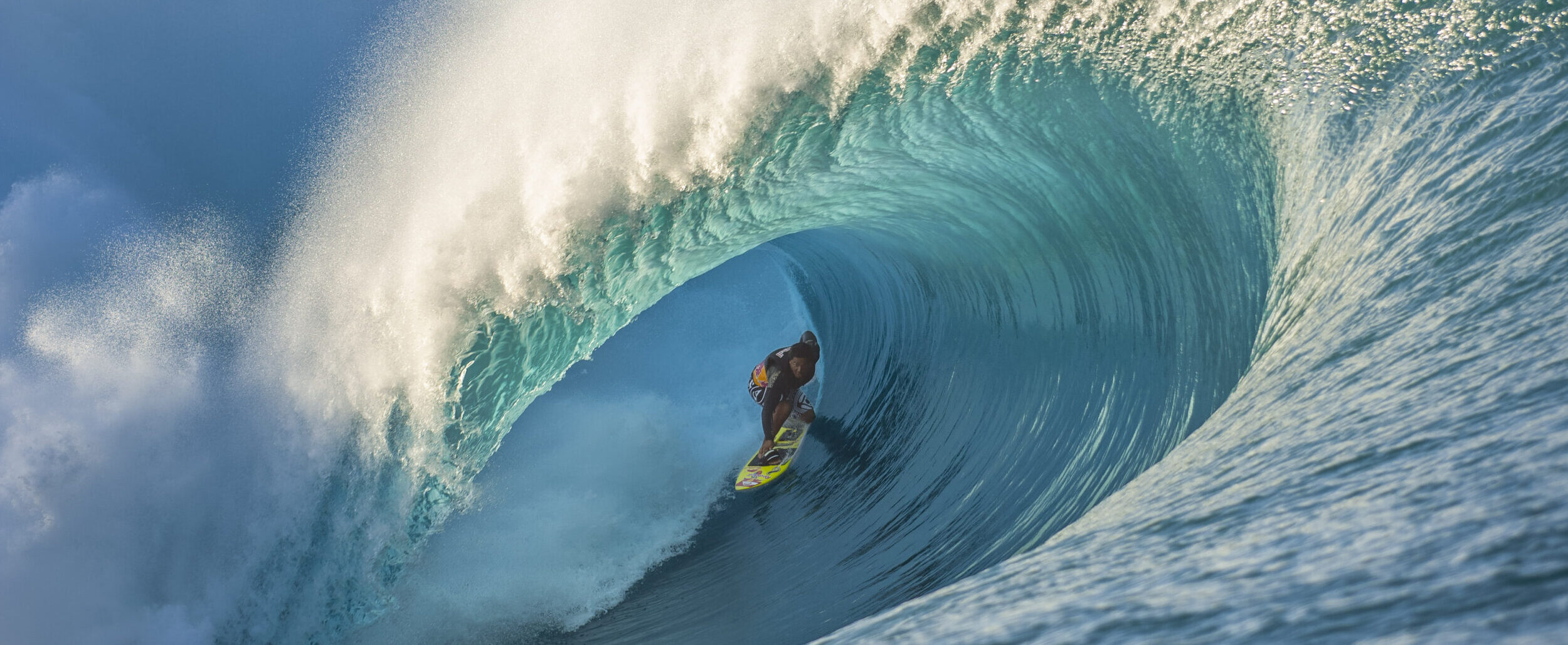 Entretien avec le photographe Tim McKenna, expert à Teahupo'o - Surf ...