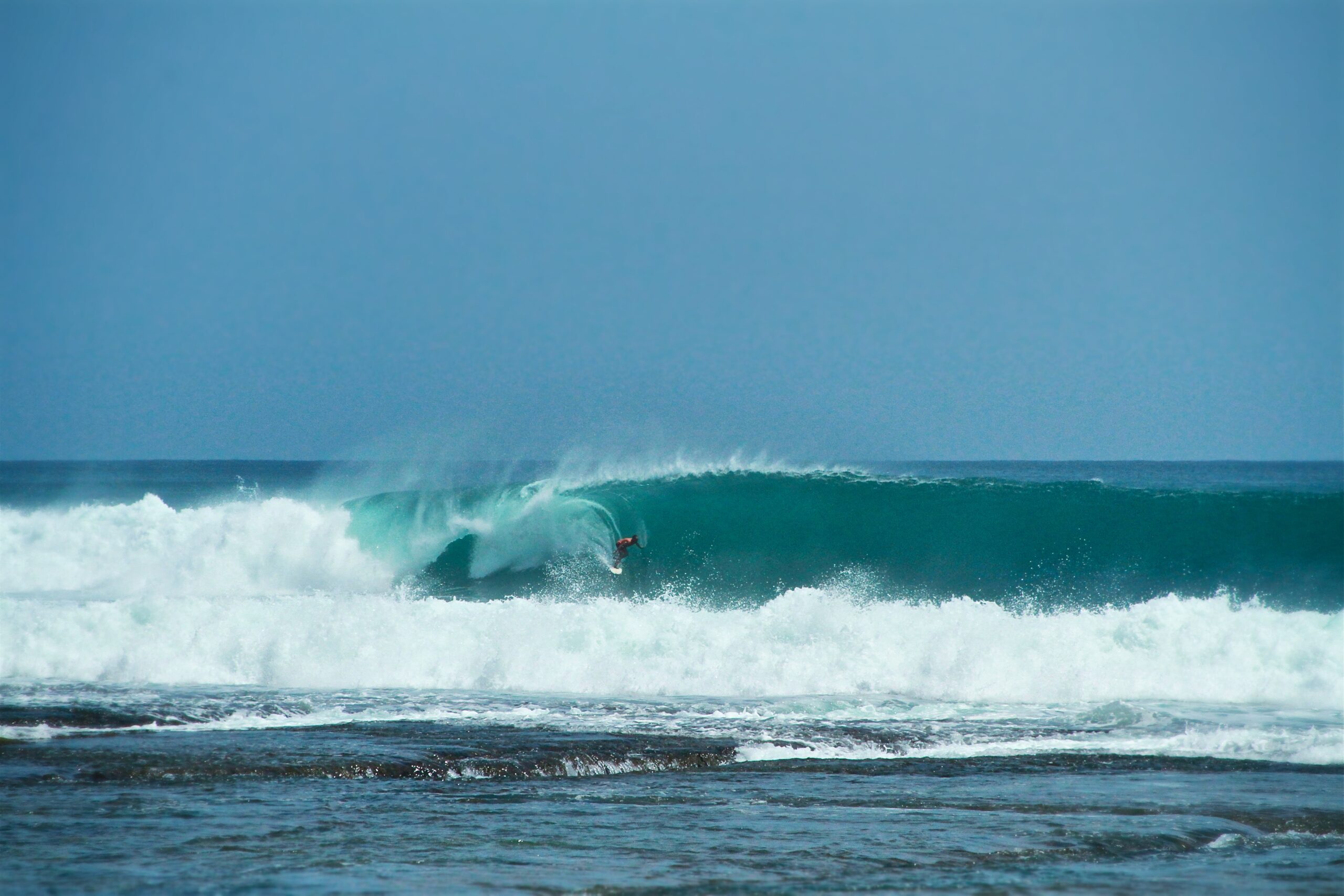 "Session engagée" : Kepa Acero raconte une folle session en Indo - Surf ...