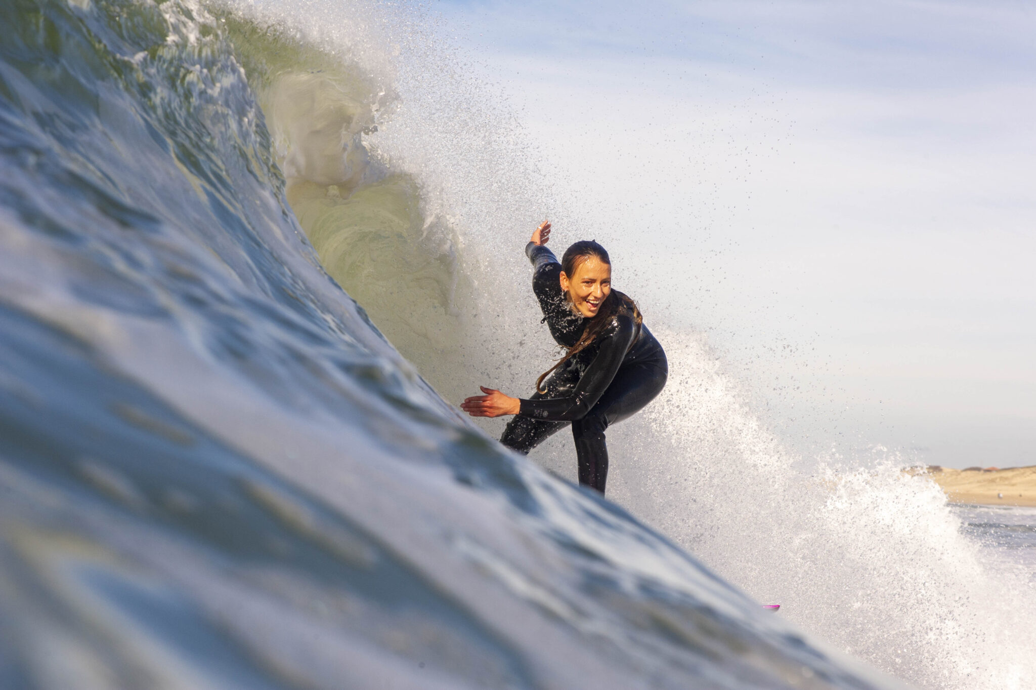 Maud Le Car se lance dans le free-surf et signe chez Oxbow ! - Surf Session