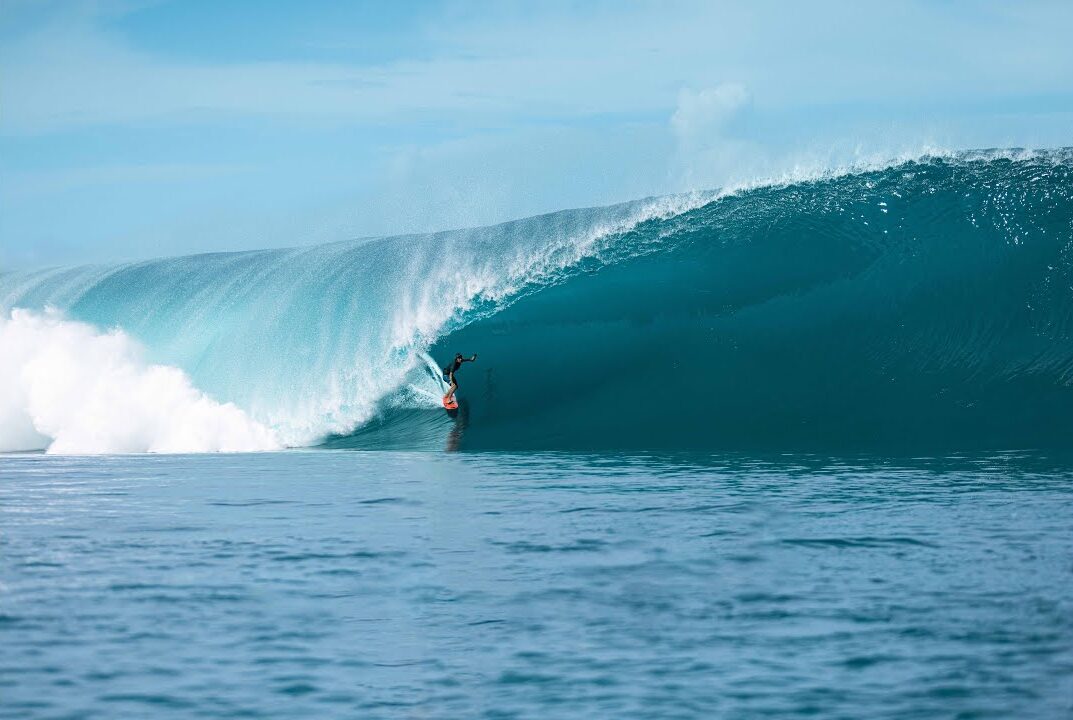 Teahupo'o : les frères Bourez s'attaquent à un swell massif - Surf Session