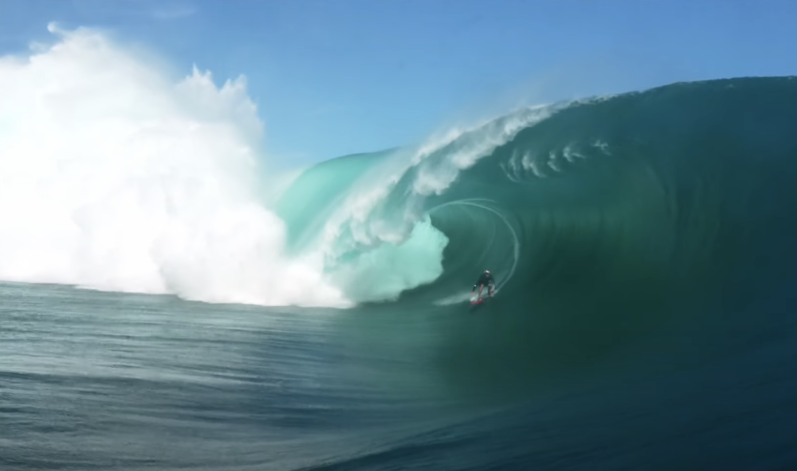 Les experts du spot vous emmènent dans la mâchoire de Teahupo'o - Surf ...