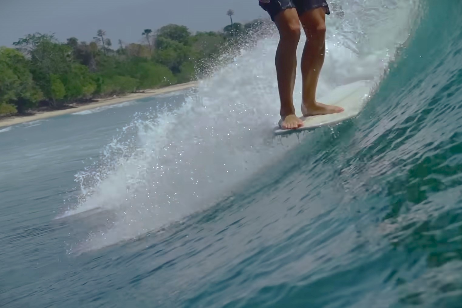L'Indonésie en long et en large avec Nathan Sadoun - Surf Session
