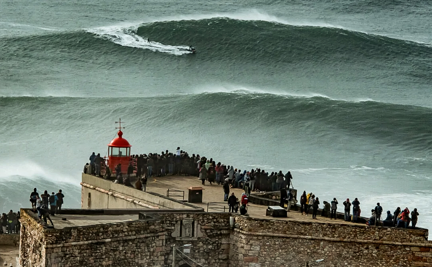 Nazaré : entre démesure et exploits - Surf Session