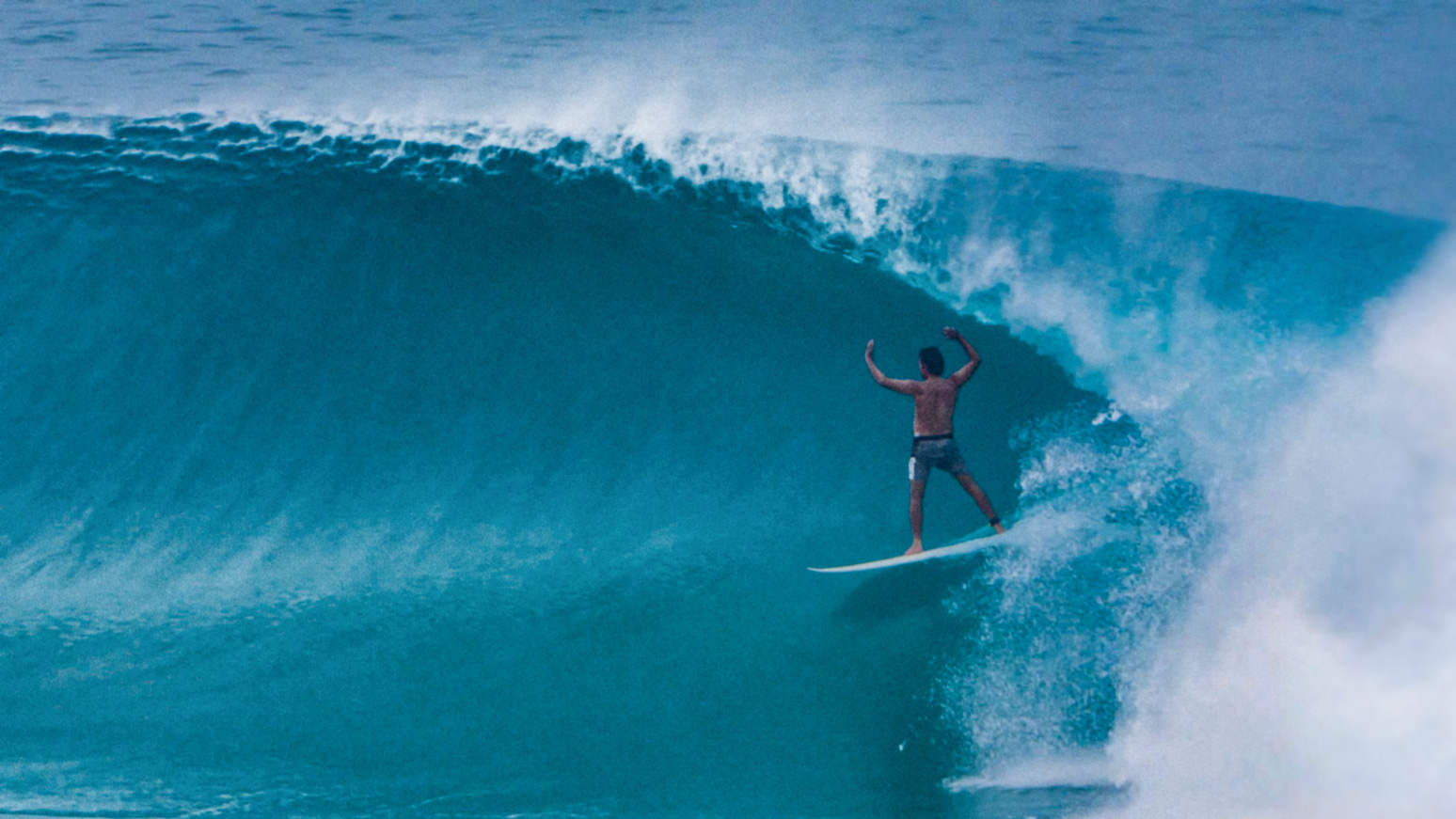 Les tubes insensés du Cyclone Alfred à Kirra - Surf Session