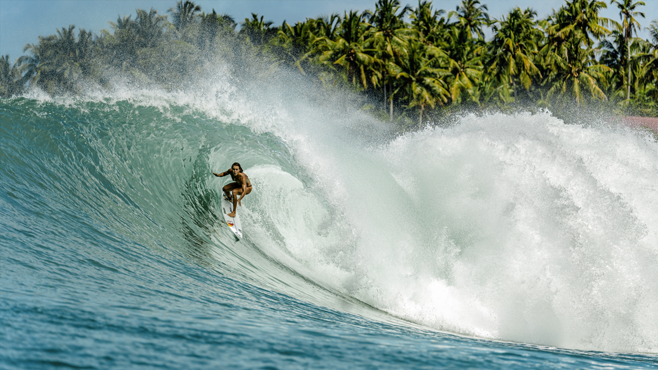 Laura Coviella signe son retour avec Tropic Fever - Surf Session